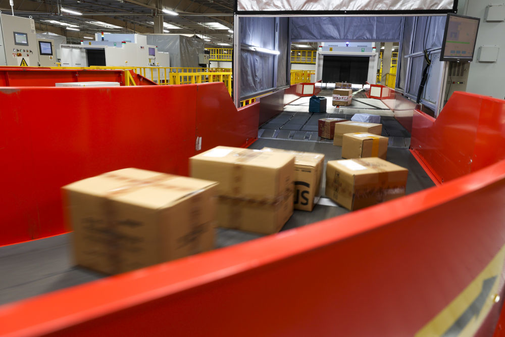 How does a dock leveler work and keep loading safe | SmartLoadingHub