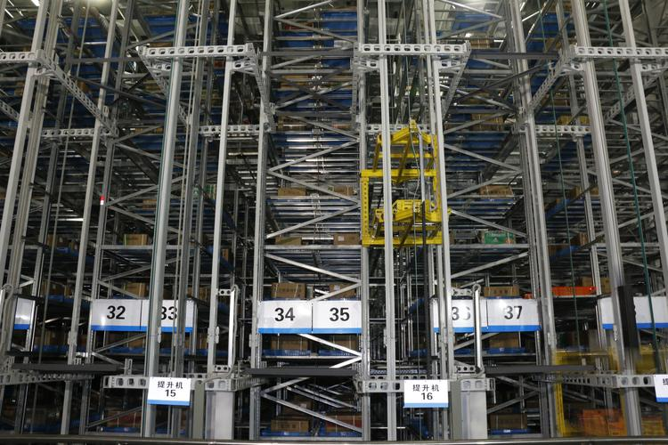 How aurora robotic picking is reshaping order-picking and labor ...