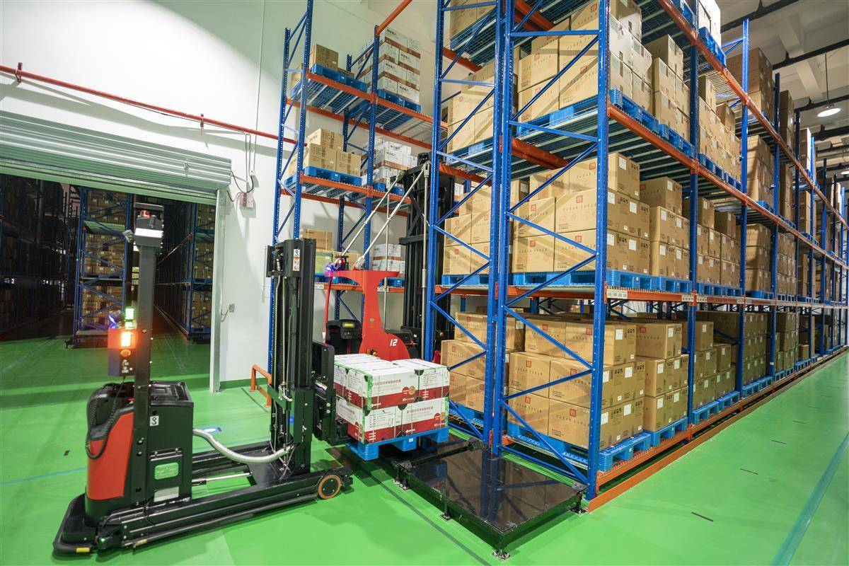 Demystifying Cube Robots: Enhancing Warehouse Efficiency | SmartLoadingHub